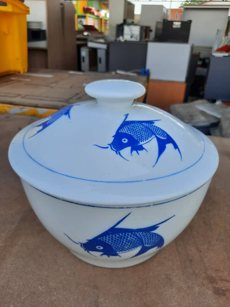 BLUE AND WHITE PORCELAIN FISH POT - Green Project Trading Sdn. Bhd ...